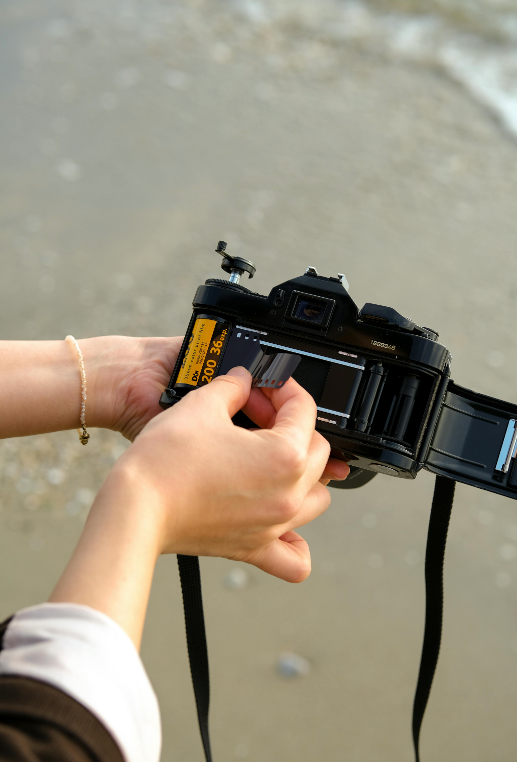 A Quick Guide to Loading & Rewinding Film in Your SLR Camera – Analogue ...